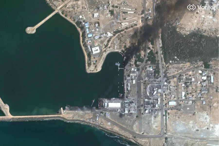 Satellite image shows 3 Iranian ships sunk, Konarak port on fire ...