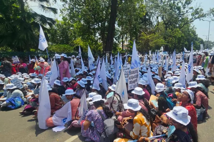 ശമ്പള പരിഷ്കരണം: കേരളത്തിലെ സ്വകാര്യ ആശുപത്രി നഴ്സുമാർ പണിമുടക്കി ...