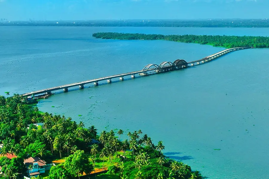 കായലിൽ വിസ്മയമായി പെരുമ്പളം പാലം, ടൂറിസം സാധ്യതകളേറെ, മാട്ടേ ...