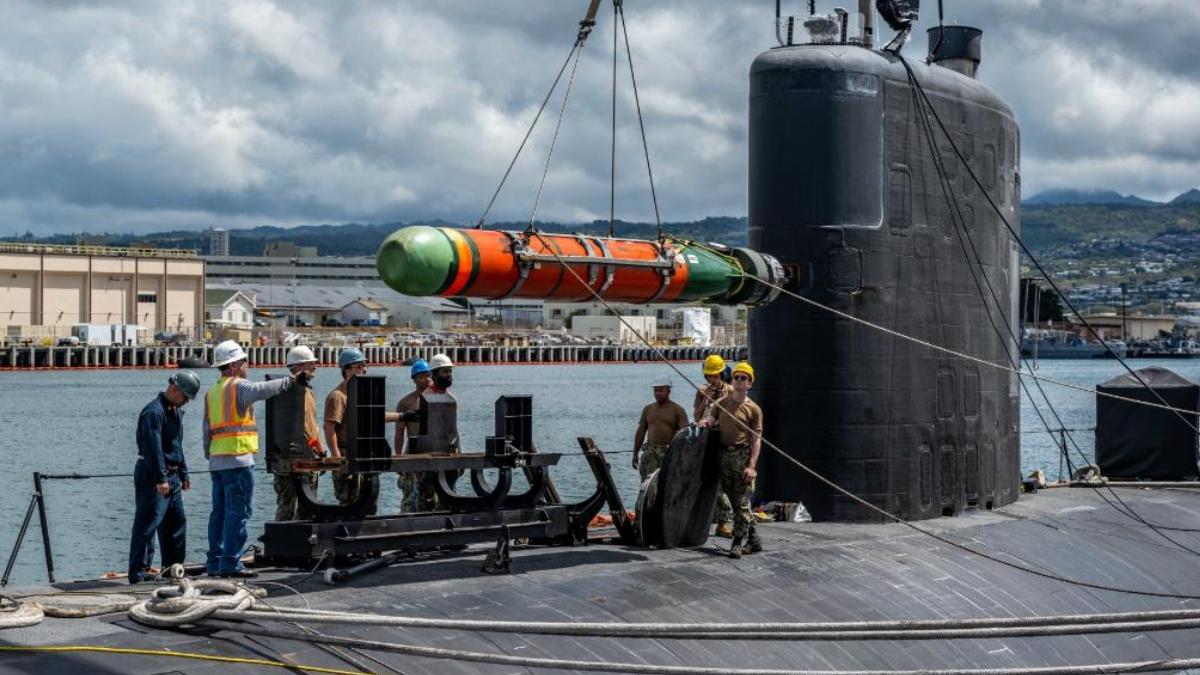 US submarine sinks Iranian warship IRIS Dena: Weapon analysis by Girish ...