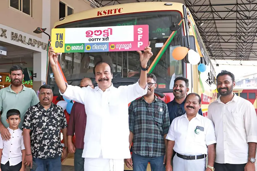 മലപ്പുറം - ഊട്ടി കെ.എസ്.ആര്‍.ടി.സി. പ്രീമിയം സൂപ്പര്‍ ഫാസ്റ്റ് ബസ് സര് ...