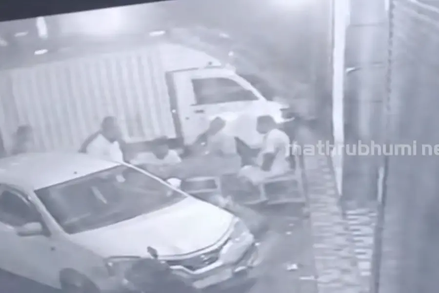 മഞ്ചേരി എംഎൽഎയുടെ മകൻ യുവാവിനെ മർദിച്ചതായി പരാതി; സിസിടിവി ദൃശ്യങ്ങ ...