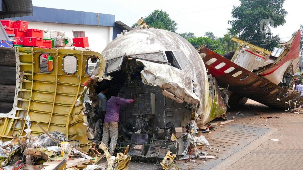 Karipur Plane Crash Wreckage Dismantled at Pattambi Scrap Yard ...