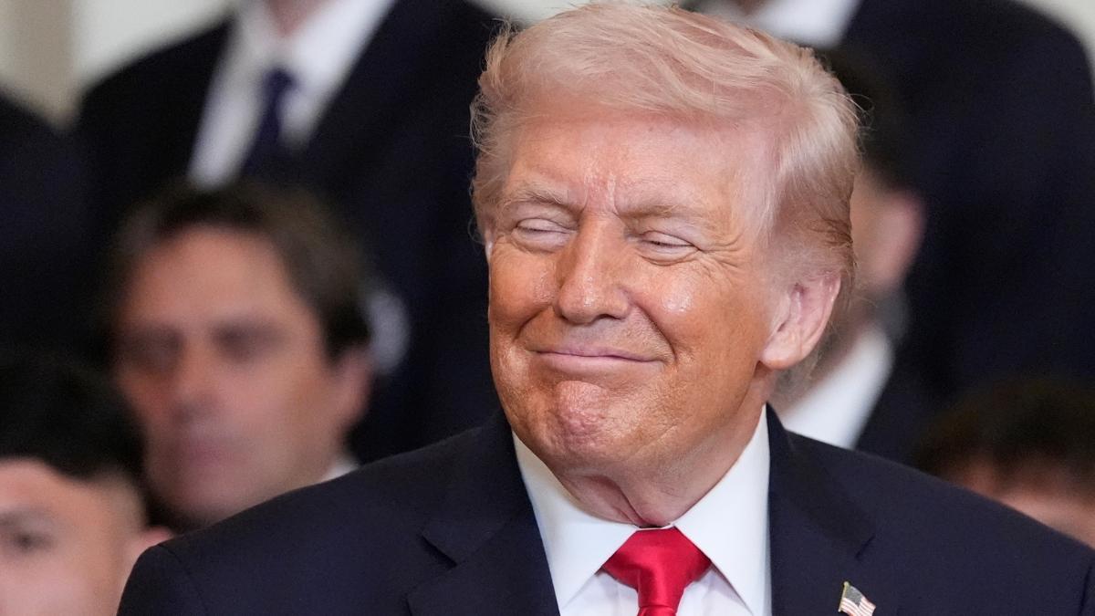 Trump reveals Oval Office redesign, outlines AI and manufacturing push ...