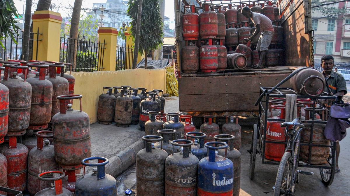 Maharashtra activates 24/7 LPG control rooms to resolve technical ...