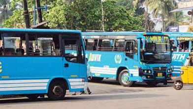 പരപ്പ സ്കൂൾ കവലയിൽയാത്രാക്കുരുക്ക് | Mathrubhumi