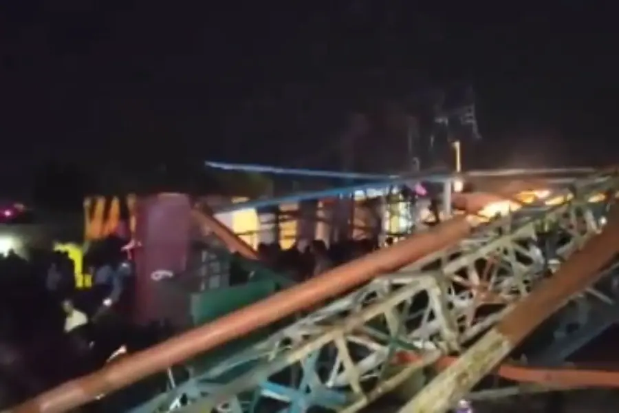 Swing ride collapses at Chait Barni Fair in UP; several injured | VIDEO ...