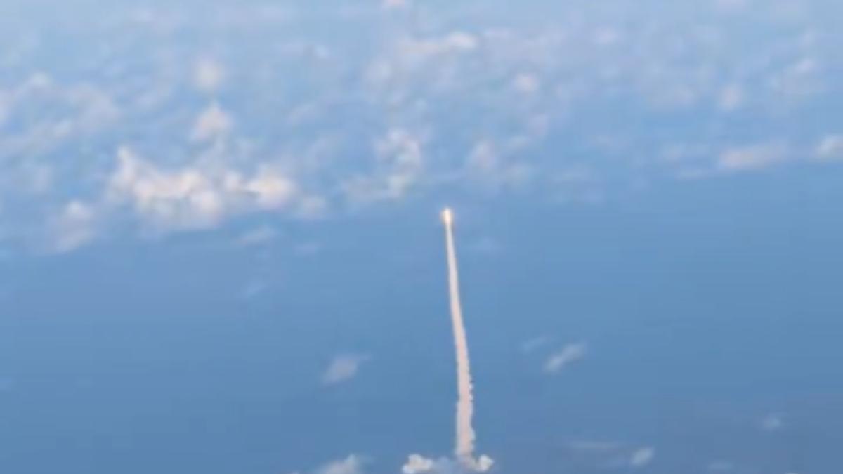 Artemis II Launch Video: Passengers Capture Rocket from Plane ...