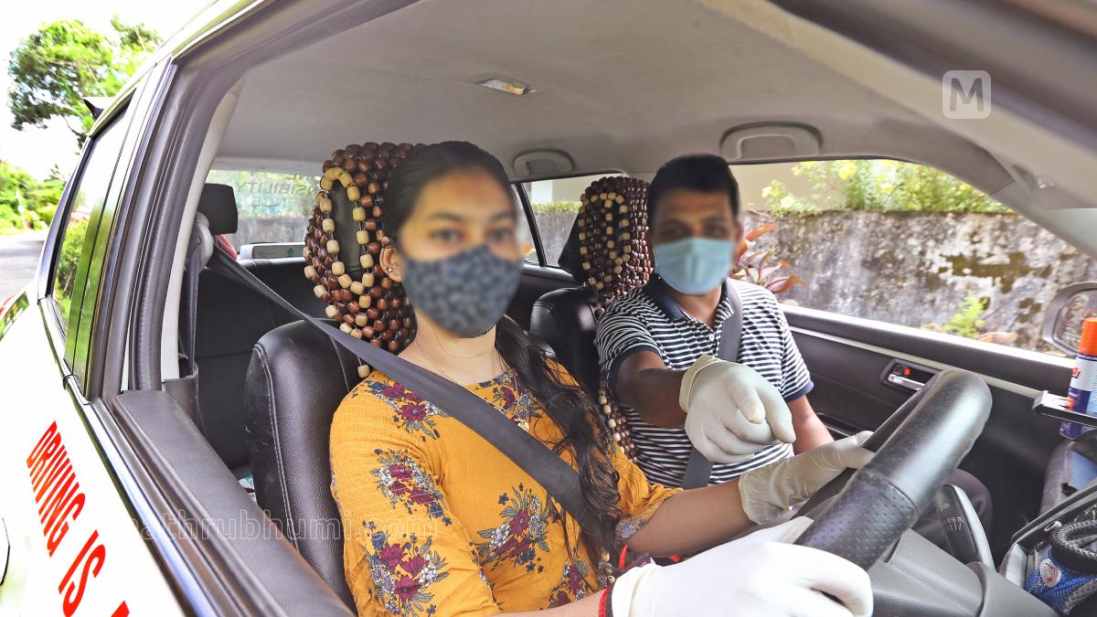 ഡ്രൈവിങ് ടെസ്റ്റിൽ പുരുഷന്മാരേക്കാൾ മികച്ച പ്രകടനം കാഴ്ചവെച്ച് സ്ത്രീക ...