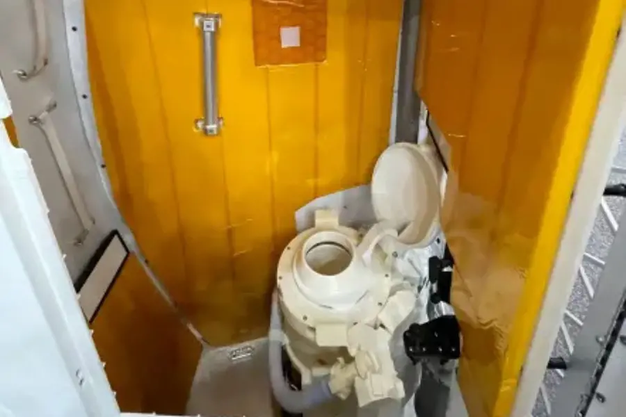Artemis goes to the Moon, but its $23M toilet can’t handle take-off ...