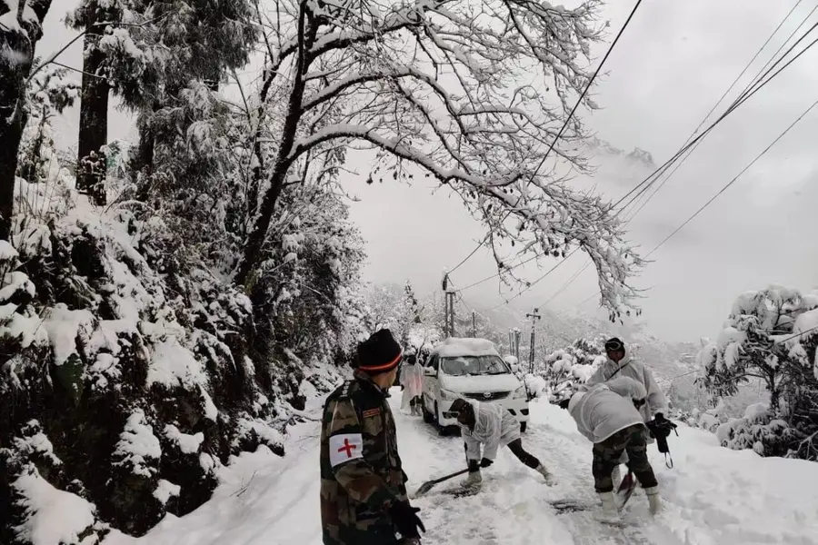 ‘It turned from holiday to survival mode’: 800 tourists stranded in ...