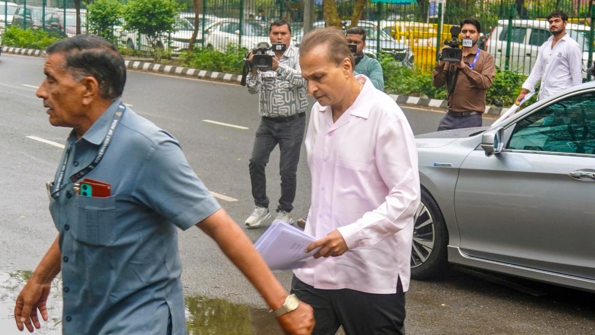 ED arrests Anil Ambani aides in RHFL case | Jhunjhunwala, Bapna held in ...