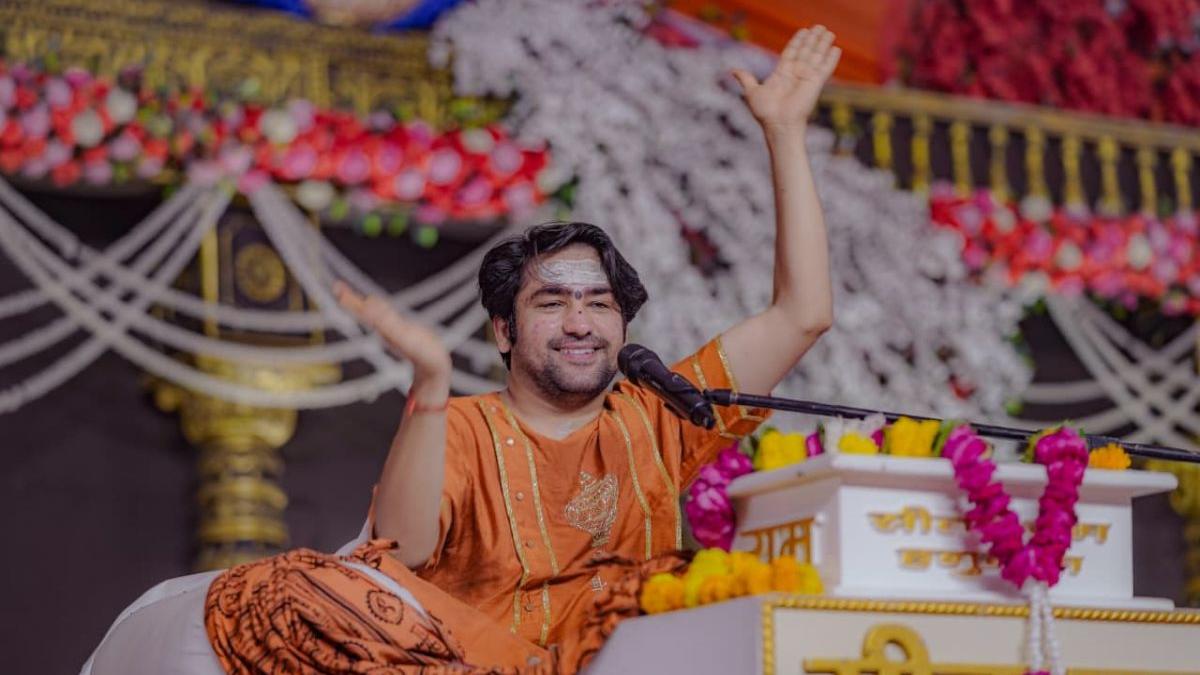 Bageshwar Baba in hot soup over remarks about Shivaji in Nagpur ...