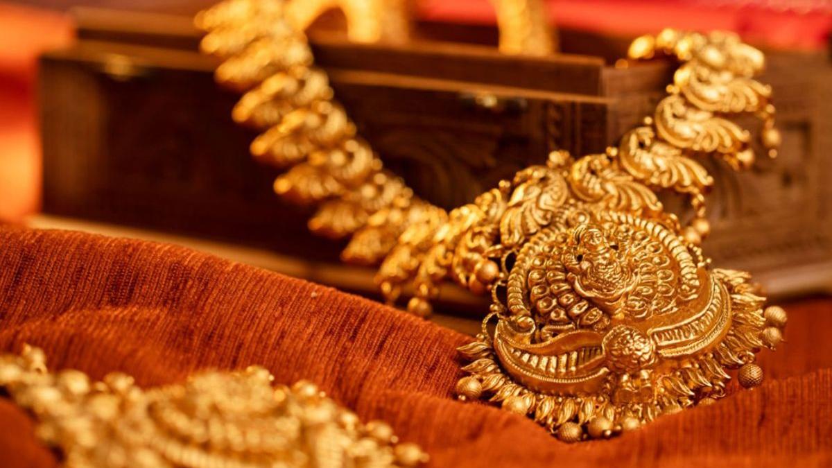 Gold slips ₹600 to ₹1.55 lakh/10g amid US–Iran tensions; PM Modi urges ...