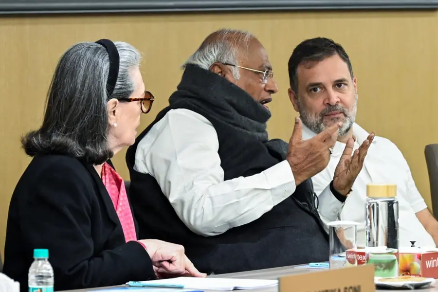 Kerala CM Decision: Congress to Announce New Chief Minister Today 14 ...