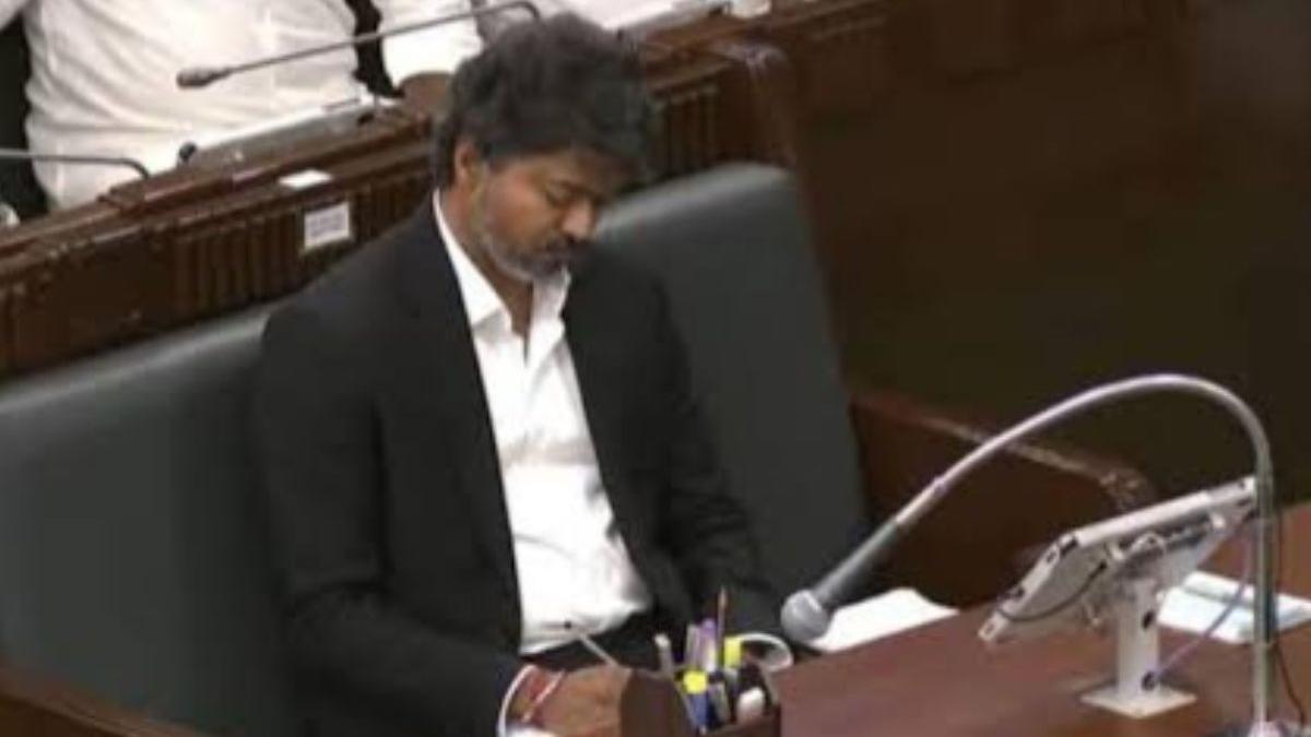 Praised as humble CM; mocked as schoolboy: TN CM Vijay’s viral clip ...