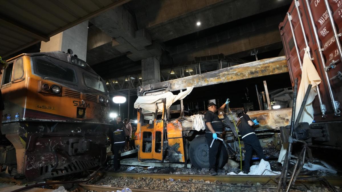 Bangkok Train Bus Crash 2026: 8 Dead near Makkasan Station ...