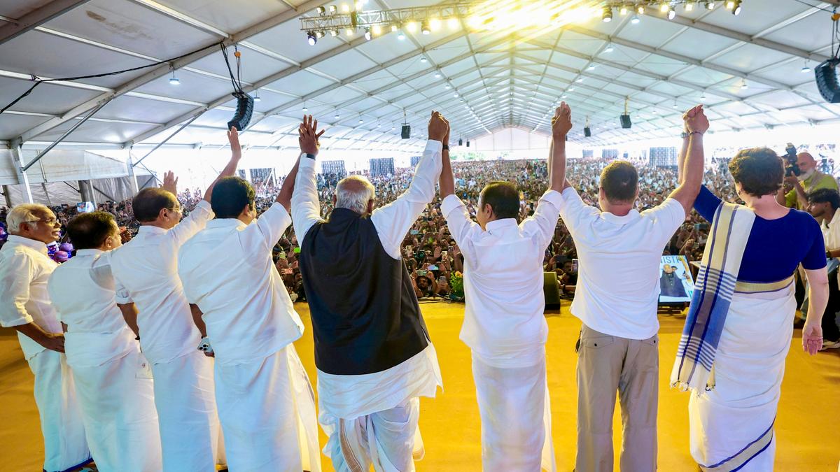 Kerala cabinet swearing-in: Muraleedharan only minister to take oath in ...