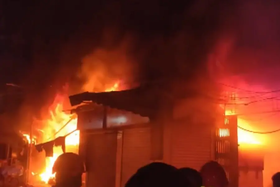 Thane Station Fire: 2 Dead in Gamdevi Market Complex Blaze ...