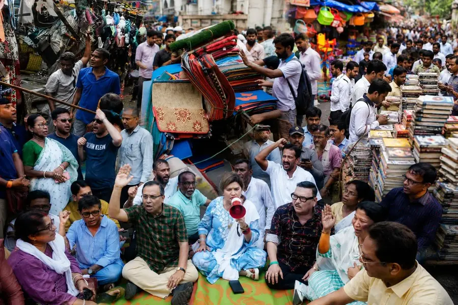 College Street eviction buzz triggers anxiety as hawker protests ...