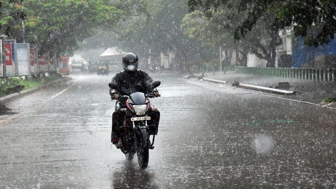 Heavy rain warning in Kerala: Orange alert for several districts as ...