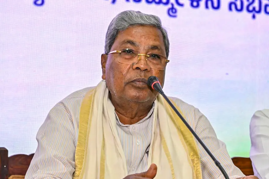 DK Shivakumar to Take Oath as Karnataka CM; Siddaramaiah Joins CWC ...