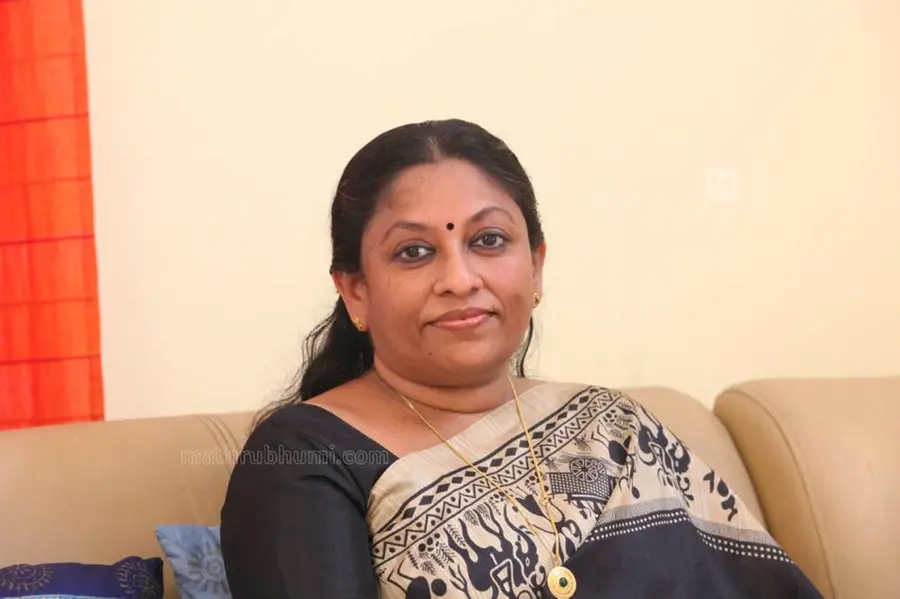 ‘കലാച്ചി വായിച്ചശേഷം വിരലില്‍ ഉമ്മ വെയ്ക്കണമെന്ന് പറഞ്ഞയാളാണ് ഇപ്പോള് ...