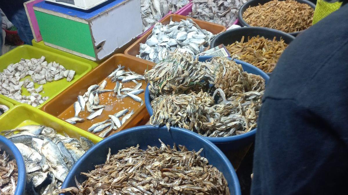 Dry fish demand surges in Tamil Nadu as fishing ban boosts Karuvadu ...