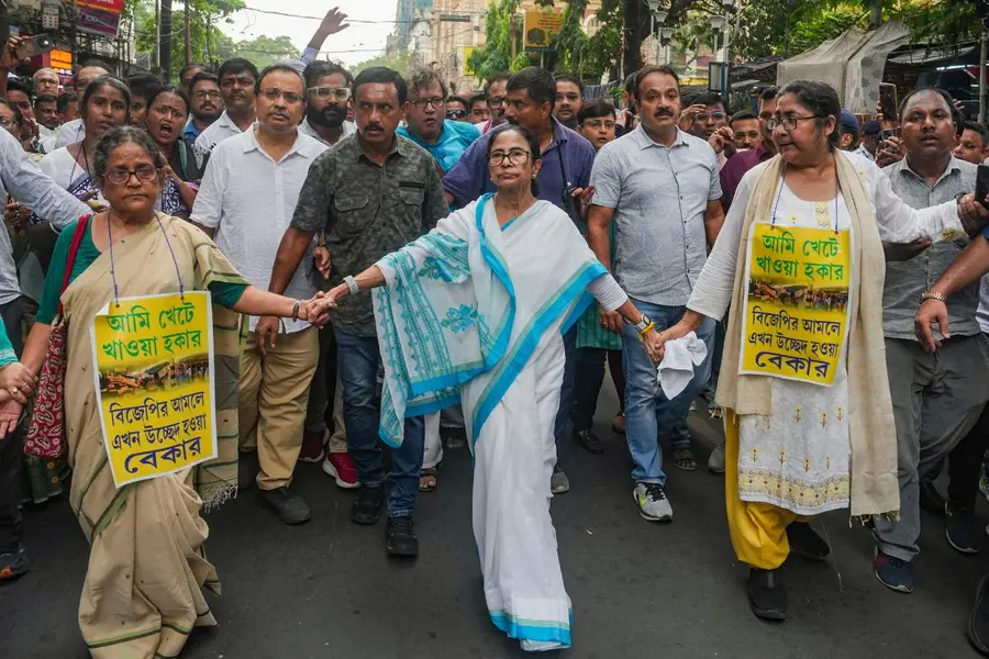 Mamata Banerjee joins protest against hawker eviction in Kolkata ...