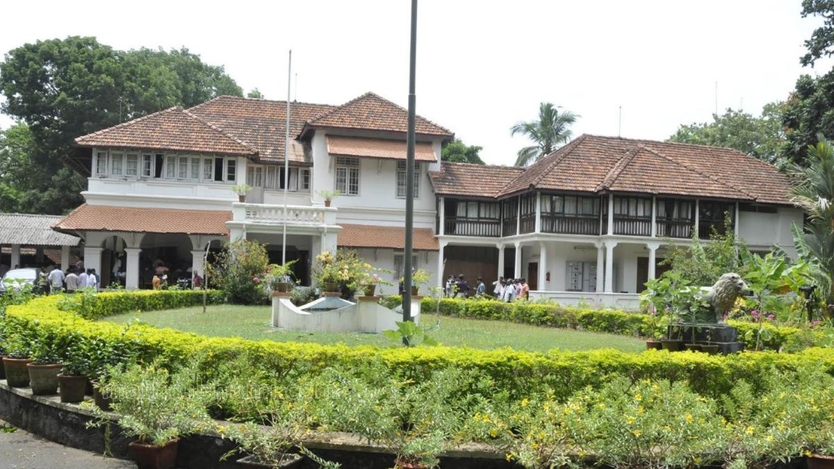 മുഖ്യമന്ത്രി വി.ഡി. സതീശൻ വ്യാഴാഴ്ച ക്ലിഫ് ഹൗസിലേക്ക് താമസം മാറും | CM ...
